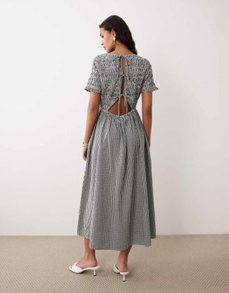 Nobody's Child Gesmoktes Midikleid in Schwarz mit Vichy-Karomuster und Schleife am R&uuml;cken-Bunt