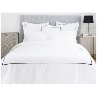 Vente-Unique Parure de lit percale de coton 80 fils/cm&sup2; - Housse de couette 220 x 240 cm + 2 taies doreiller - Blanc bourdon noir - CHARMY de PALACIO