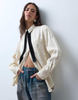 Asos lang&auml;rmeliges Jacquard-Hemd mit Bindeband-Detail-Wei&szlig;