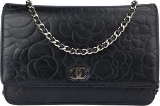 Chanel Crossbody Bags - Chanel Lambskin Camellia Wallet On Chain Crossbody - Gr. unisize - in Schwarz - f&uuml;r Damen