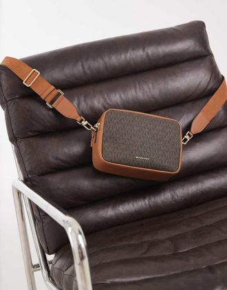 Michael Kors Bryant Umh&auml;ngetasche mit braunem Monogramm-Print