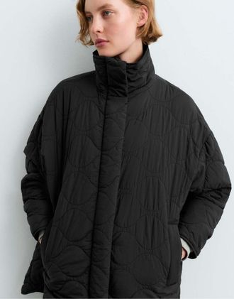Oysho Fellex veste midi matelass&eacute;e d&eacute;perlante noire