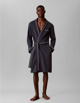 Calvin Klein peignoir gaufr&eacute; avec passepoil contrastant bleu marine