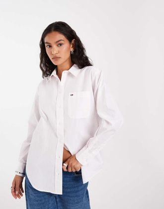 Tommy Jeans Chemise ray&eacute;e d&eacute;contract&eacute;e &agrave; logo drapeau - Rose