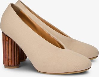 Moschino Pumps aus Canvas mit skulpturalem Absatz - Beige