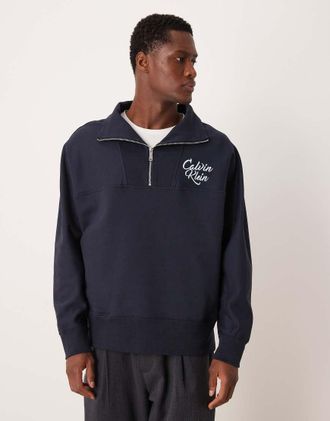 Calvin Klein Jeans Hochgeschlossenes Sweatshirt in Marineblau mit Logos und kurzem Rei&szlig;verschluss
