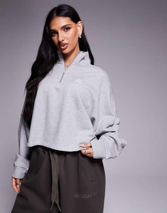 adidas Originals Essentials - Sweatshirt mit Dreiblatt-Logo in Grau und kurzem Rei&szlig;verschluss