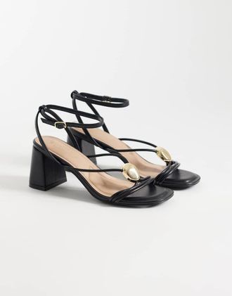 New Look Sandalen aus Kunstleder in Schwarz mit mehreren Riemchen und Blockabsatz