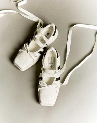 adidas Originals x Jennie Superstars II baskets de danse en blanc et noir