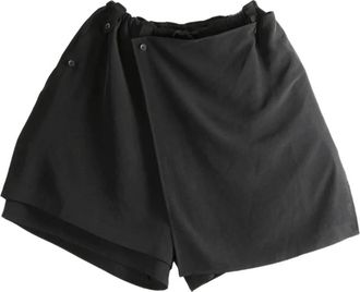 Yohji Yamamoto Femme, Shorts, Noir, Taille: 40 FR Shorts drap&eacute;s &agrave; boutons