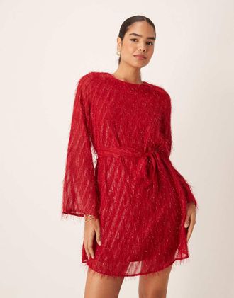 Vila Flauschiges, strukturiertes Minikleid in Rot mit Taillenschn&uuml;rung