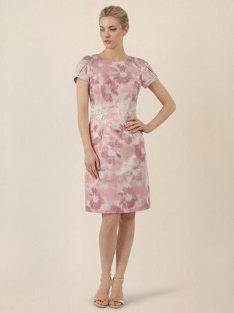 Apart Abendkleid mit floraler Struktur