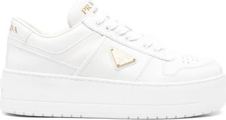 Prada Plateau-Sneakers mit Logo-Patch - Weiß