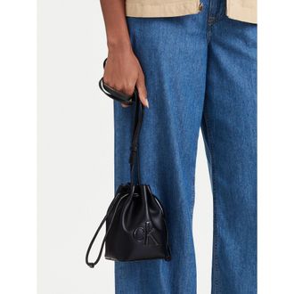Calvin Klein Handtasche Calvin Klein Bold Ck Mini Bucket Crossbody LV04F3870G Schwarz