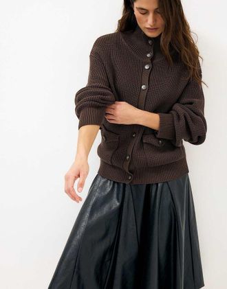 NA-KD grob gerippter Cardigan mit Taschen-Detail in Dunkelbraun