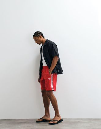 adidas Originals Firebird - Shorts in Rot