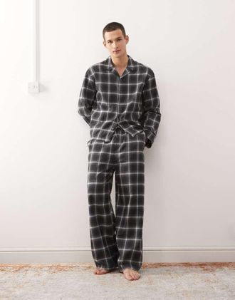 Weekday Karierte Lounge-Hose aus Flanell in Schwarz, Navy und Wei&szlig;, Kombiteil