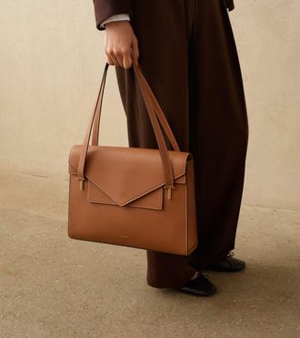 Le Tanneur Porte documents double rabat port&eacute; &eacute;paule Emilie en cuir grain&eacute;