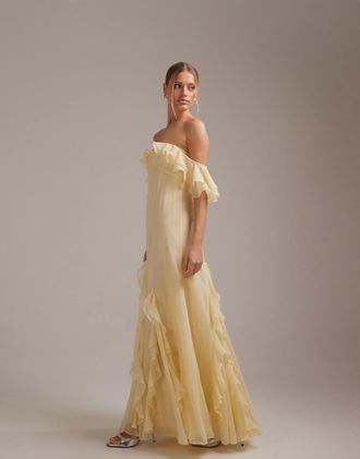 Asos Linvit&eacute;e - Robe longue en mousseline &agrave; encolure Bardot et volants - Jaune