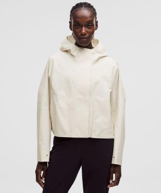 lululemon Rain Chaser Jacke f&uuml;r Frauen - Gr&ouml;&szlig;e 10 in Light Ivory