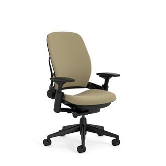 Steelcase Leap Ergonomischer B&uuml;rostuhl mit LiveBack Lumbalst&uuml;tze und Flexibler, S-f&ouml;rmiger R&uuml;ckenlehne Sand