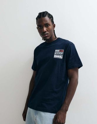 Tommy Jeans Outdoors Capsule T-Shirt mit Relaxed Fit in Marineblau