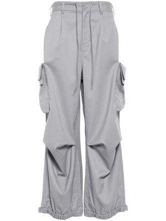 Yohji Yamamoto pantalon cargo &agrave; logo imprim&eacute; - Gris