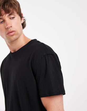 AllSaints Flax - Kurz&auml;rmliges T-Shirt in Schwarz mit Logo