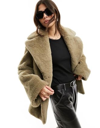 & Other Stories Veste en fausse fourrure - Taupe fonc&eacute;-Marron