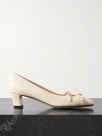 Valentino Garavani Escarpins En Cuir Effet Croco &Agrave; Ornements Bowow D&eacute;collet&eacute; 45 - Ivoire
