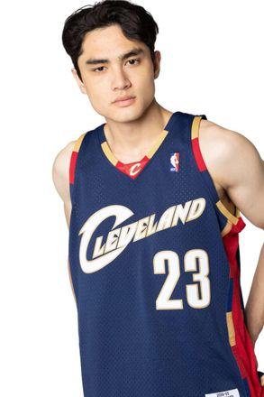 Mitchell & Ness NBA Swingman Trikot Cleveland Cavaliers 23 Lebron James - Herren Basketball Jersey - Blau, XXL, Retro, Streetwear