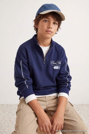 Trendyol KIDS Jungen Dunkelblau Mit Grafikprint Lang, Regular Fit Sweatshirts