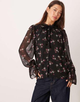 Vero Moda Boho-Bluse aus Chiffon in Schwarz mit Blumenmuster und R&uuml;schenbesatz