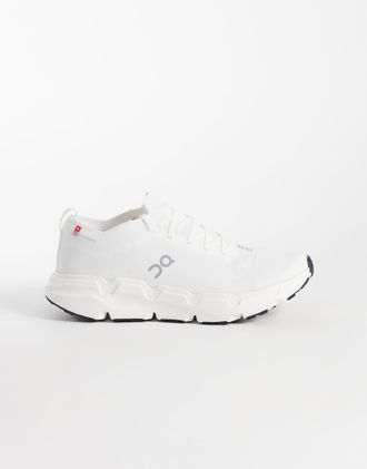 On baskets dext&eacute;rieur Cloudsoma blanches