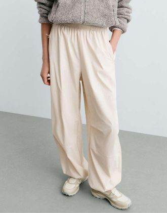 Oysho Trekkinghose mit weitem Bein in neutral