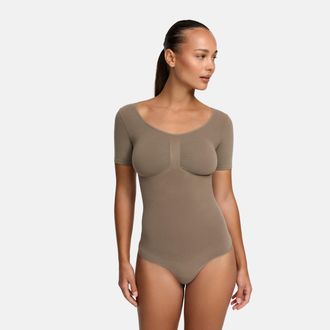creamy fabrics T-Shirt Bodysuit Sculpting Shapewear mit String