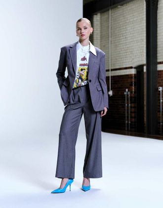 4th & Reckless Pantalon de costume densemble coupe ample et ajust&eacute;e &agrave; pinces et fines rayures - Gris