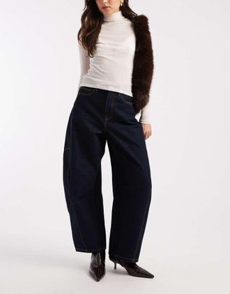 Vero Moda Kaitlin - Jeans in unbehandeltem Indigoblau mit weitem Bein und Kontrastn&auml;hten-Marineblau