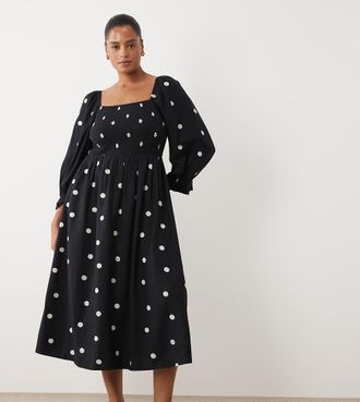 New Look Plus New Look Curve - Gesmoktes Midikleid in Schwarz mit Polka Dots