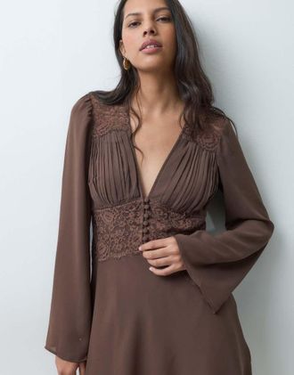Abercrombie & Fitch lang&auml;rmeliges Minikleid mit V-Ausschnitt und Spitzeinsatz in Braun