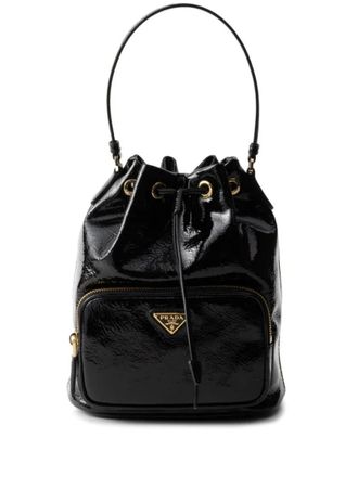 Prada Beuteltaschen - Duet Naplak Patent Bucket Bag - Gr. unisize - in Schwarz - f&uuml;r Damen