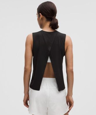 lululemon Pace Crush Tanktop mit überkreuzter Rückseite und Grafik für Frauen - Größe 2XS in Black