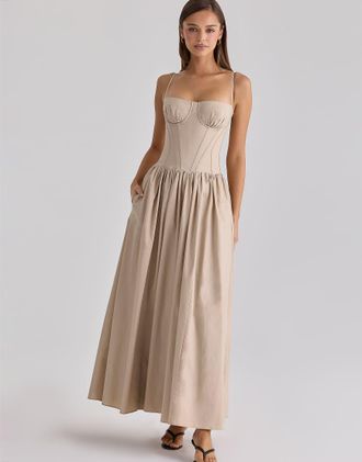 House of CB Rona - Baumwoll-Maxikleid in Taupe mit Korsettdetail-Wei&szlig;