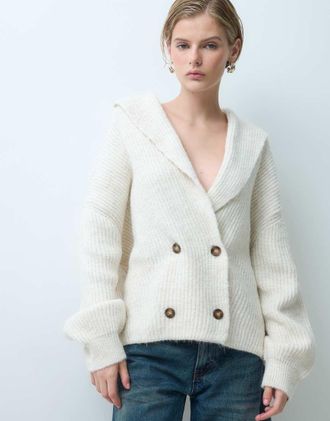 Asos gestrickte Oversize-Strickjacke mit Schalkragen in Creme-Braun