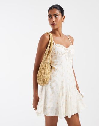 Kiss The Sky Juliette - Robe courte en mousseline textur&eacute;e &agrave; volants et godets - Cr&egrave;me et corail-Blanc