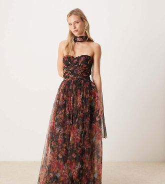 Lace & Beads Petite Robe corset longue en tulle imprim&eacute; fleuri avec encolure fa&ccedil;on foulard - Noir