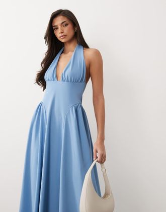 Asos Robe longue dos nu en cr&ecirc;pe avec c&ocirc;t&eacute;s fronc&eacute;s - Bleu pastel