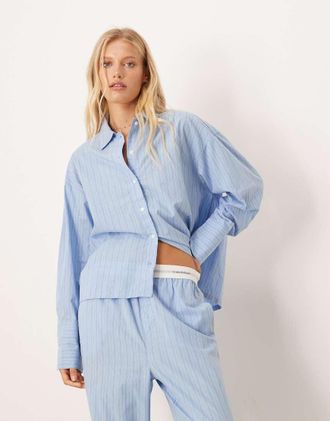 Calvin Klein Pyjama-Hemd aus Baumwoll-Popeline in gestreiftem Blau