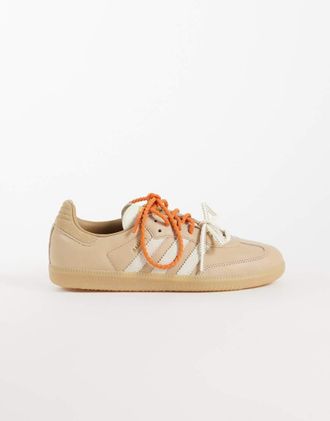 adidas Originals Samba OG baskets cr&egrave;me et beige avec doubles lacets-Blanc