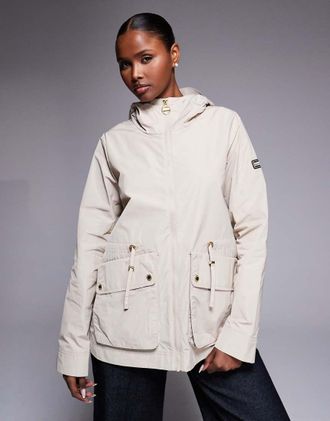 Barbour Piper - Wasserabweisende Jacke in Beige mit Kapuze und Raffung in der Taille-Neutral